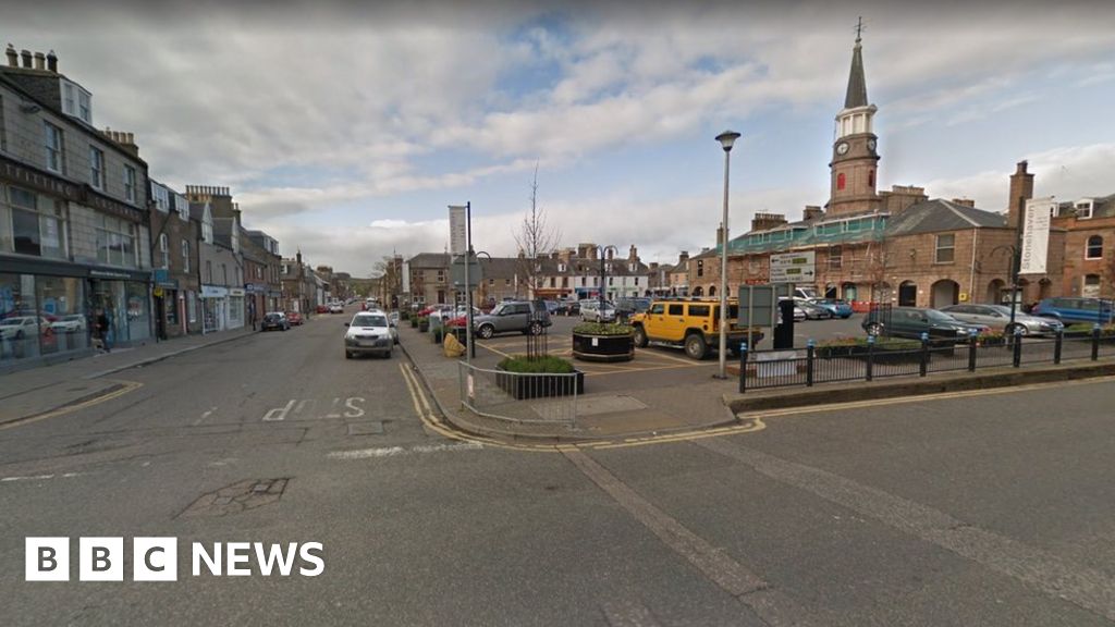 Woman hit by van in Stonehaven car park - BBC News