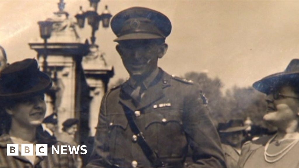 Roy Wooldridge funeral: WW2 soldier 'regarded a hero' - BBC News