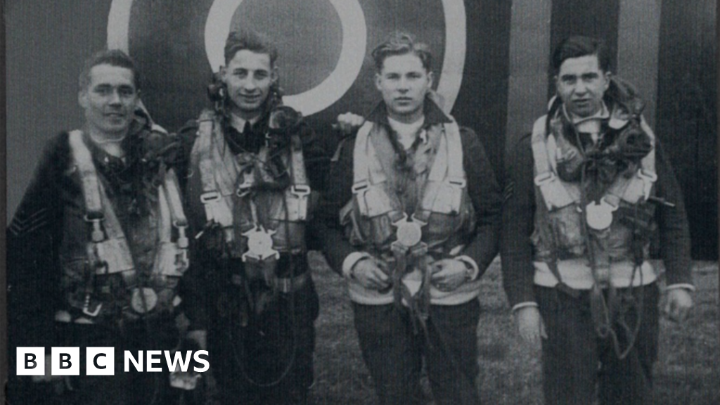 World War Two: RAF crash near Nottingham remembered 80 years on - BBC News