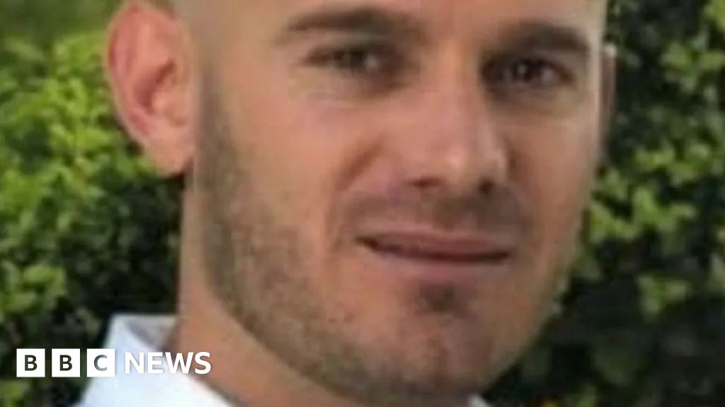 Whetstone: Armed robber jailed for life over drug dealer's death - BBC News