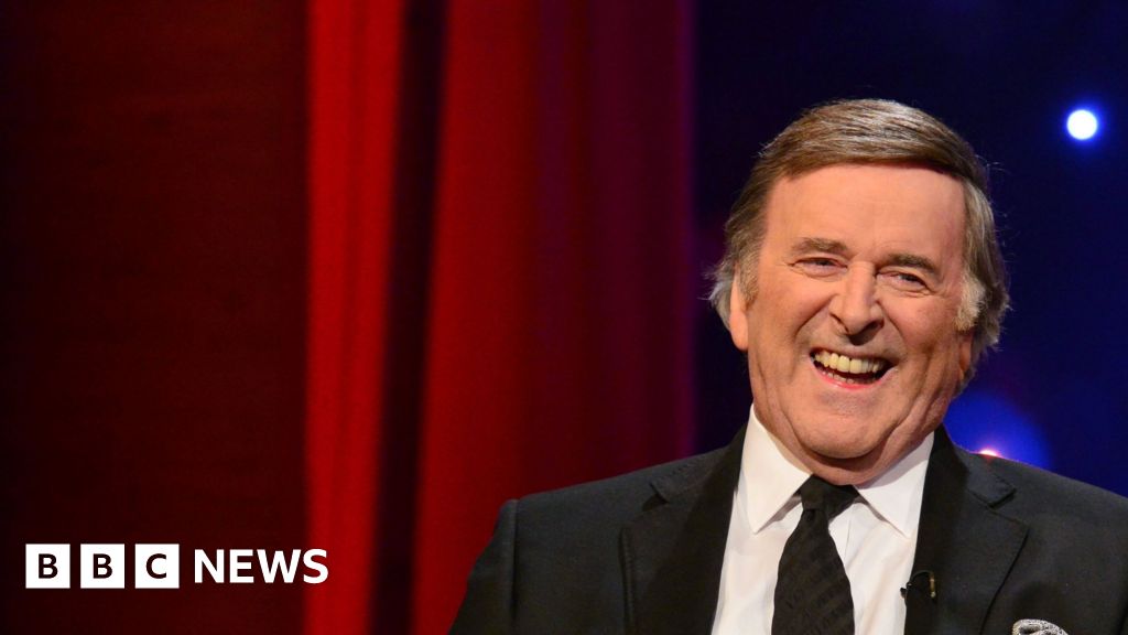 Sir Terry Wogan: Veteran broadcaster dies, aged 77 - BBC News
