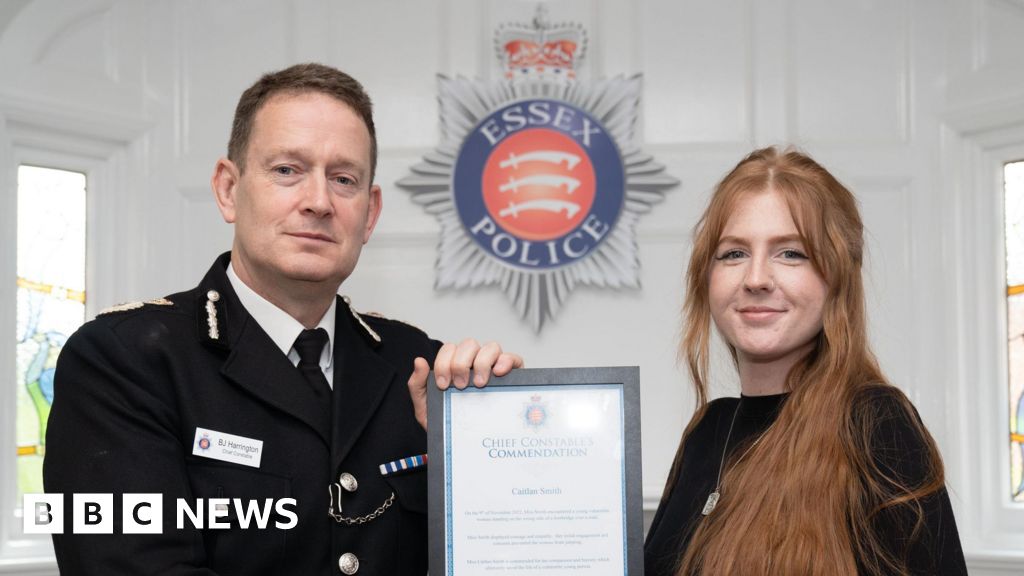Essex passer-by honoured by police for 'saving woman's life' - BBC News