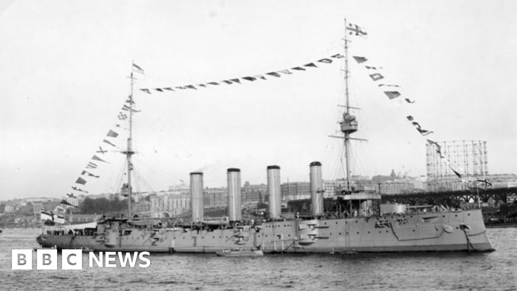Memorial service marks centenary of attack on HMS Drake - BBC News