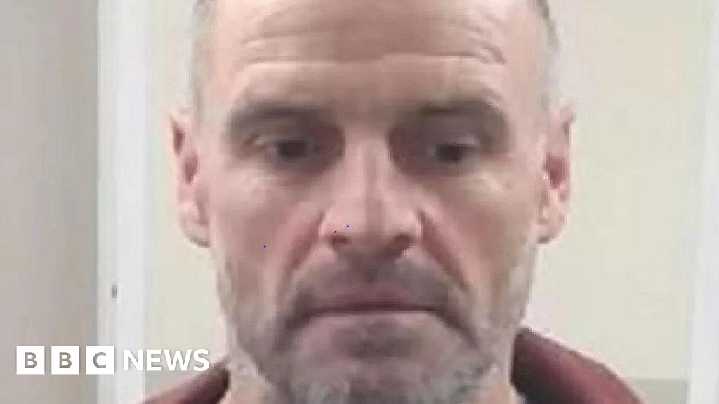 Gillingham: Man arrested after suspicious death - BBC News