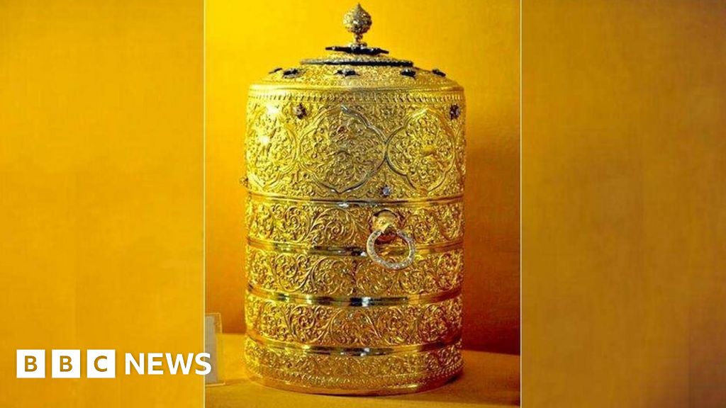Indian police seek last Nizam's stolen gold lunchbox - BBC News
