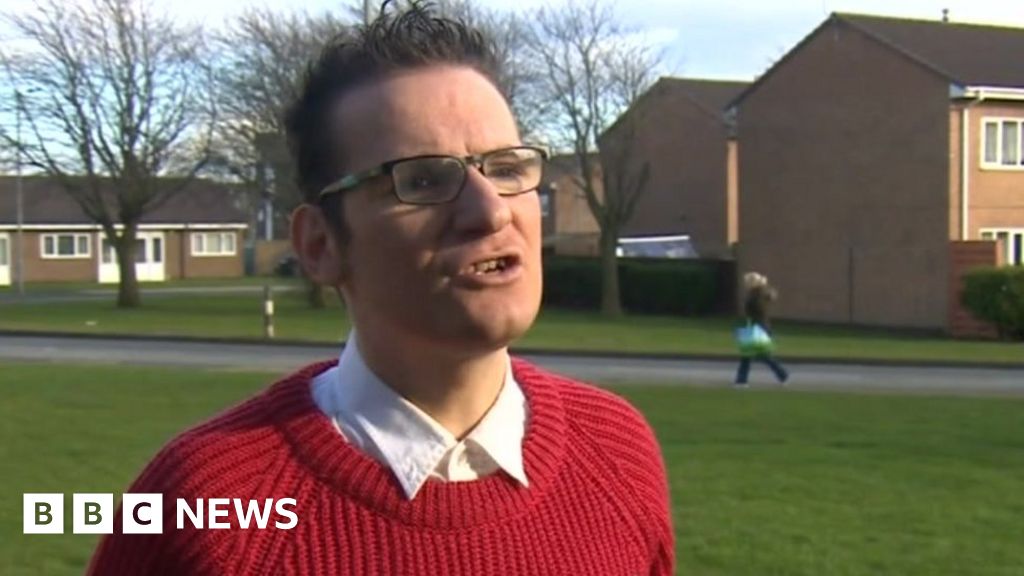 Peterlee mayor Lee Cook to admit grooming boy under 16 - BBC News