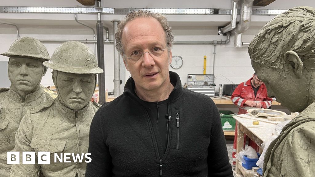 Sculpture bronzed in Chalford to be installed near White House - BBC News