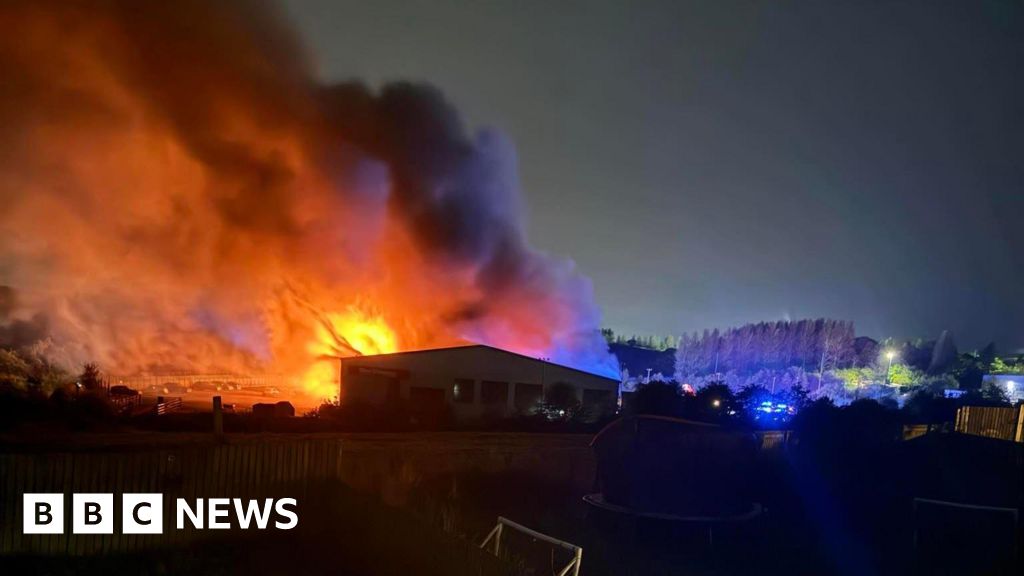 Tredegar fire: Blaze at Ron Skinner and Son car dealership - BBC News