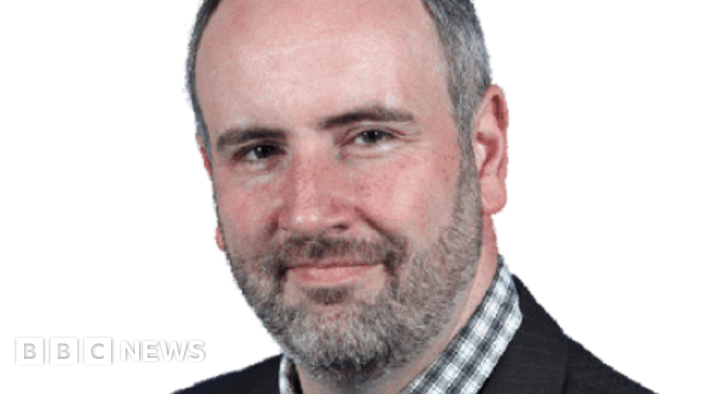 Simon Lee quits Green Party for SDLP - BBC News