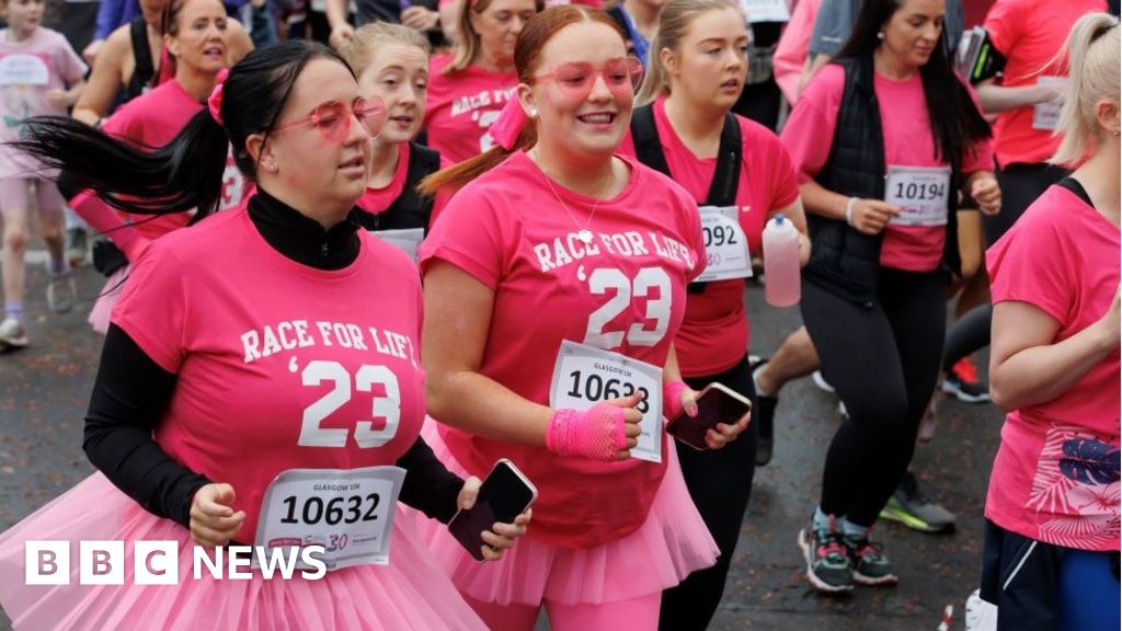 Race For Life runners are in the pink - BBC News