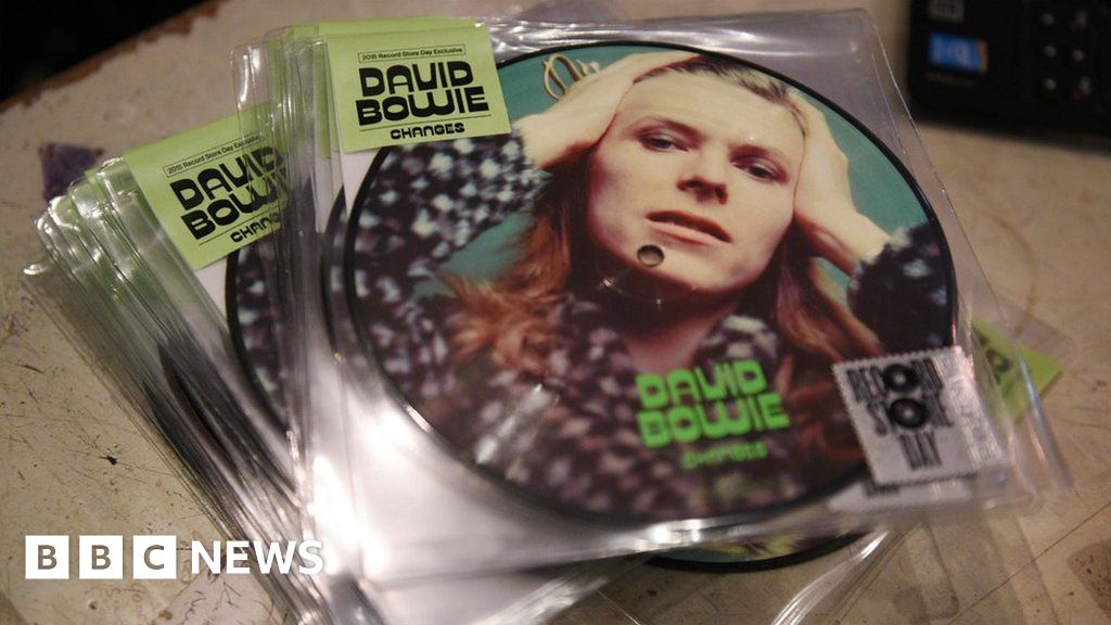 UK vinyl sales reach 25-year high - BBC News