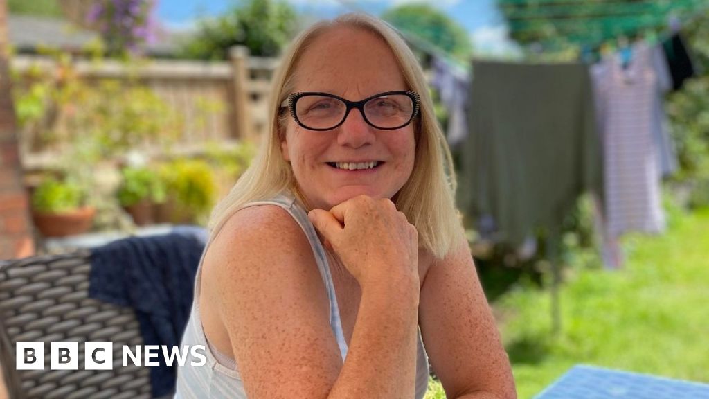 Tributes to Leicester 'punk mum' who inspired women to play in bands ...