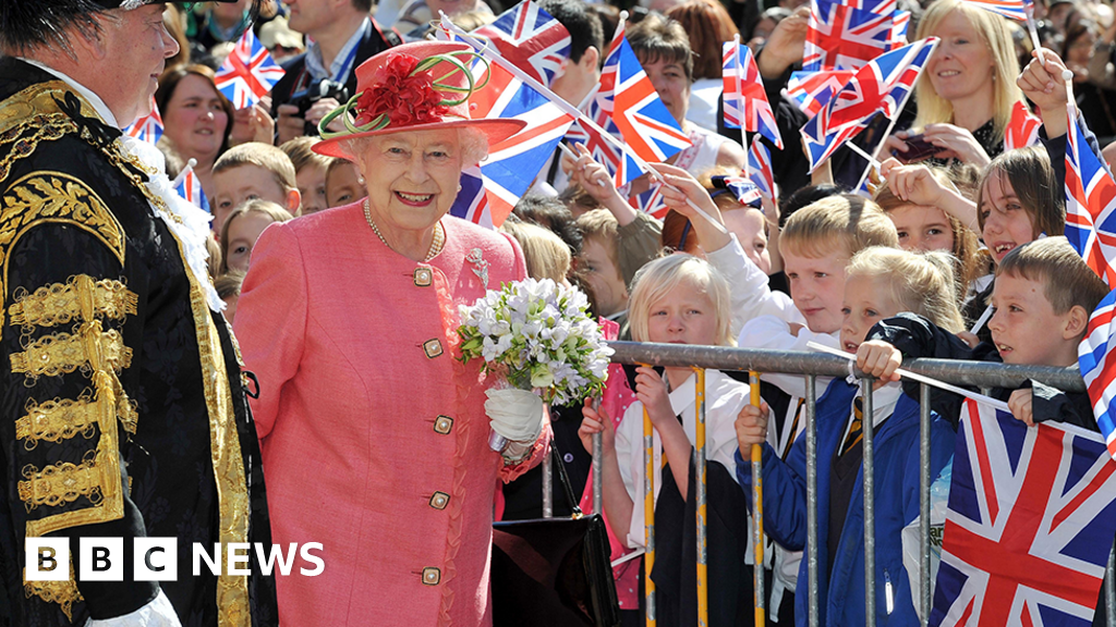 Queen Elizabeth II: Monarch's dedication 'impossible to put into words ...