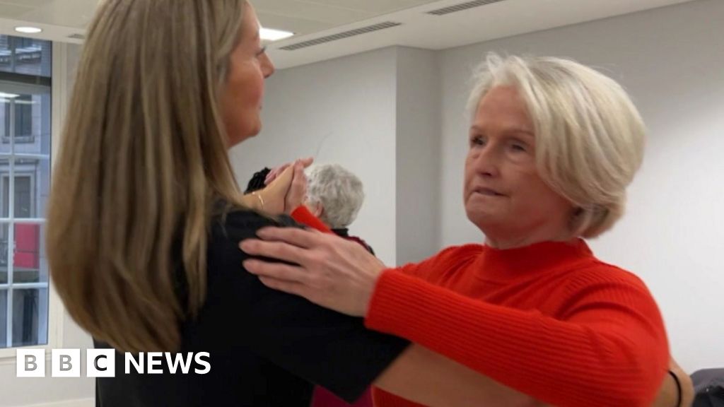 Strictly Come Dancing: Rise in visually impaired dance students - BBC News