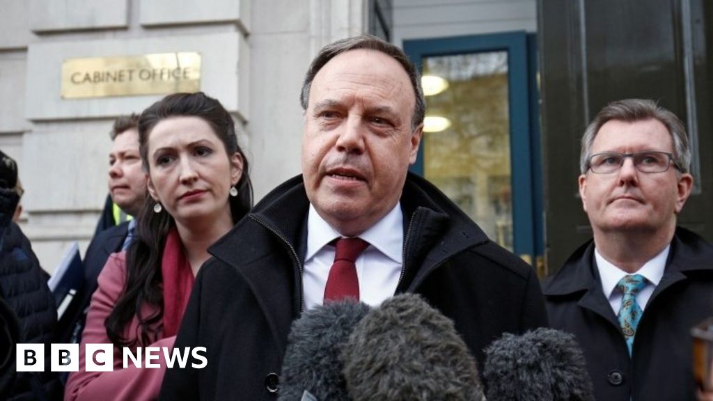 Brexit: DUP says issues remain over deal - BBC News