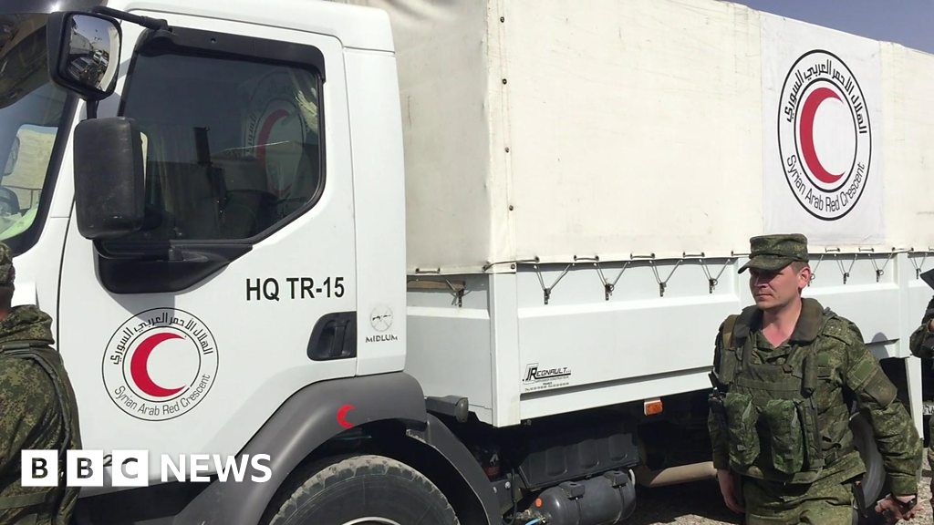Syria war: Aid convoy heads to Eastern Ghouta