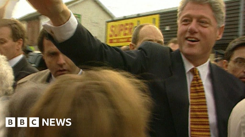 Archive: Bill Clinton visit in 1995 - BBC News