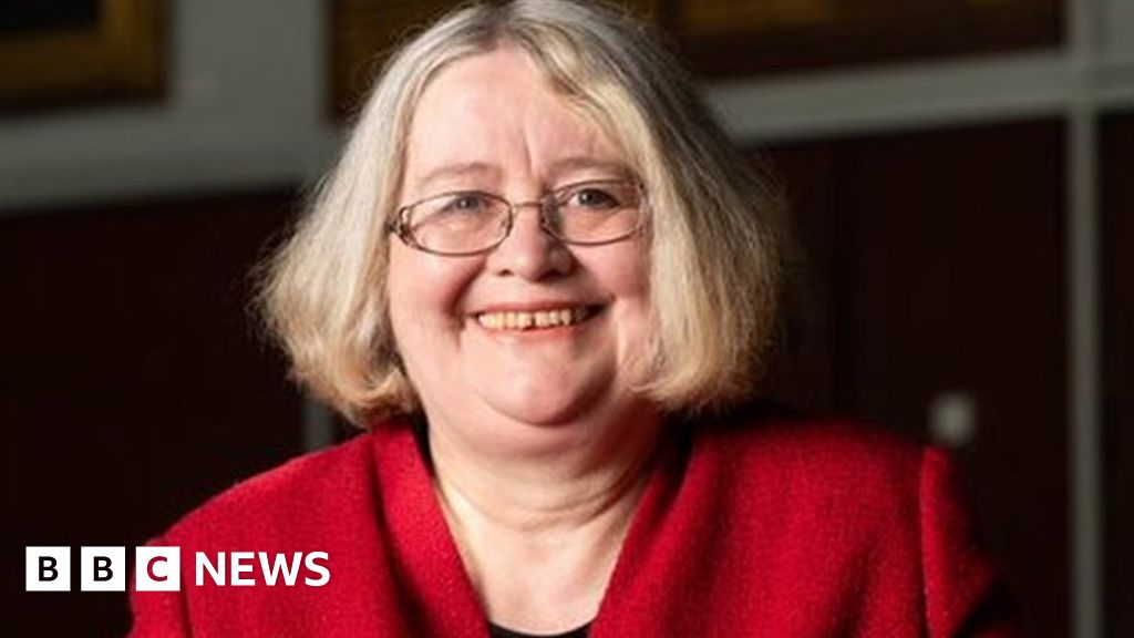 Jean Stretton: Tributes paid to council's first female leader