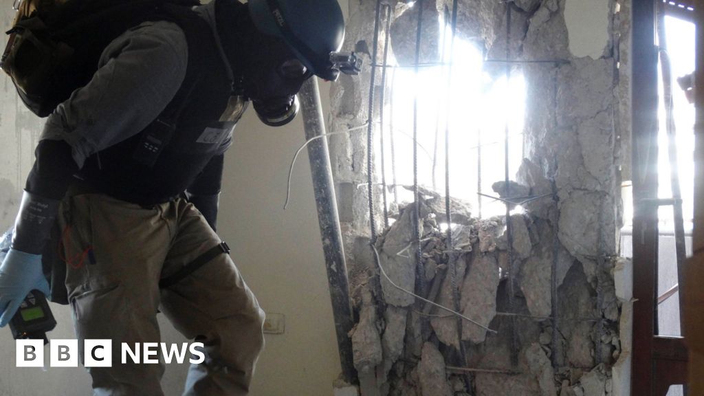 US urges action over 'Syrian chemical attacks' - BBC News