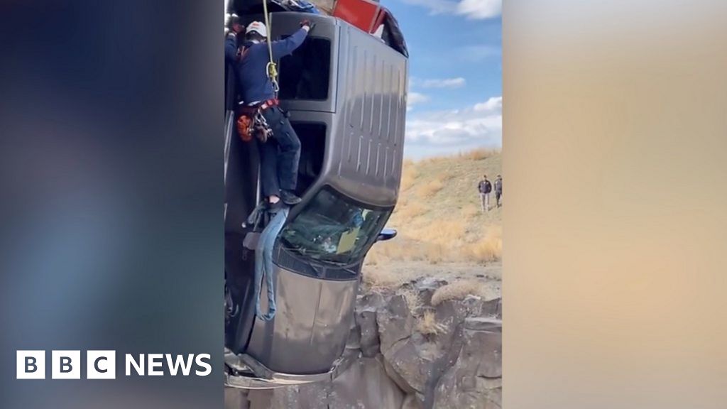 Paramedics describe rescue from truck hanging off canyon - BBC News