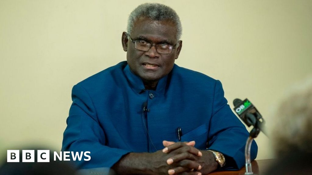 Solomon Islands PM survives no-confidence vote after unrest - BBC News