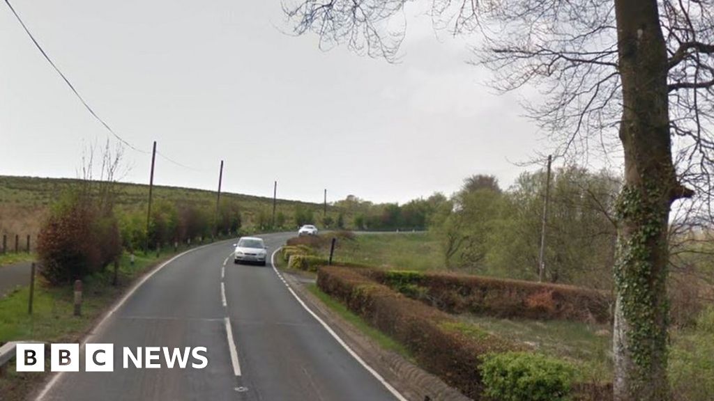 Woman dead and two seriously hurt in Argyll and Bute crash - BBC News