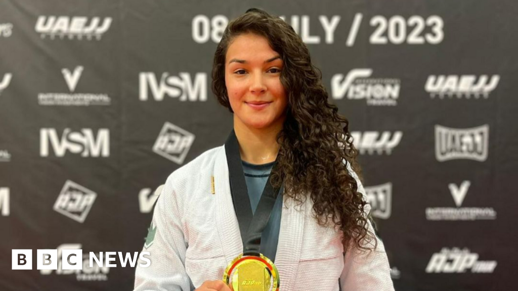The Jiu-jitsu champion who left home to pursue her dream - BBC News