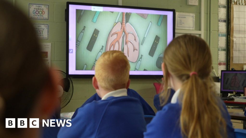 Vaping: Primary school pupils taught about dangers - BBC News