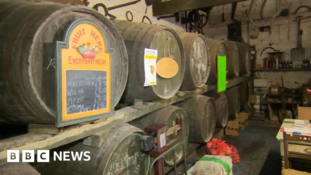 Russian cider request inspires Somerset family to export - BBC News