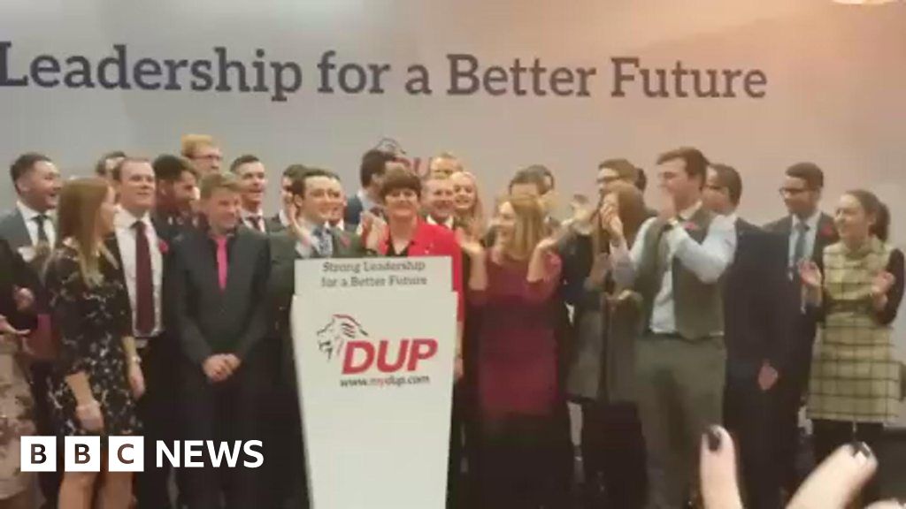 DUP leader apologises after 'on fire' song - BBC News