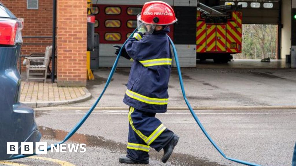 Rushden children taught fire skills to 'stay safe in the future' - BBC News