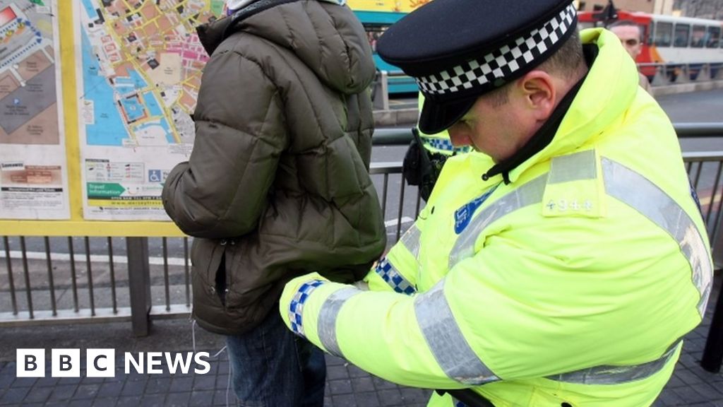 Praise for Police Scotland stop and search changes - BBC News