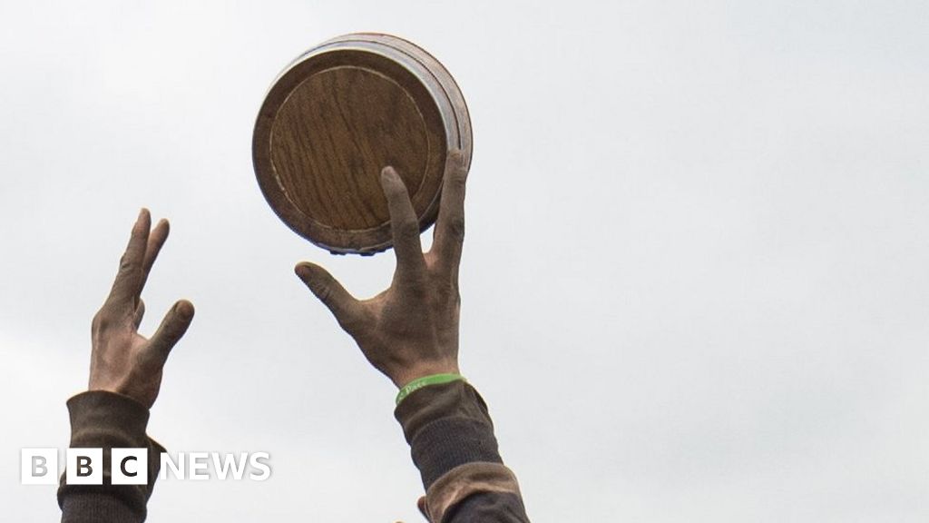 Leicestershire bottle kicking game one of the 'toughest' - BBC News