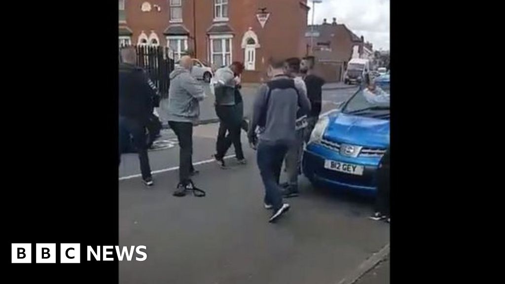 Officers cleared over Birmingham baton strike arrest - BBC News