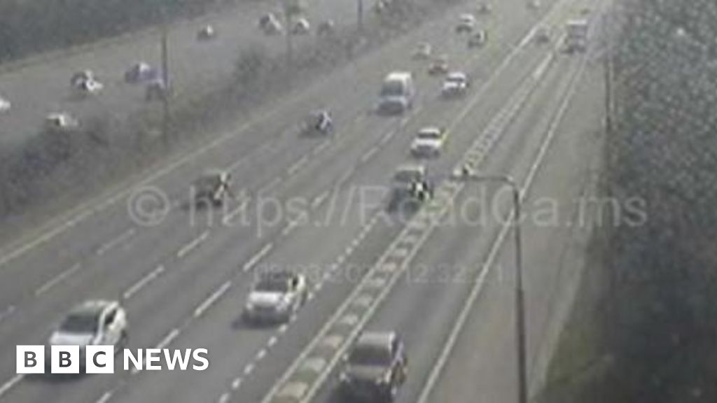 M11 northbound in Essex reopens after two-vehicle crash - BBC News