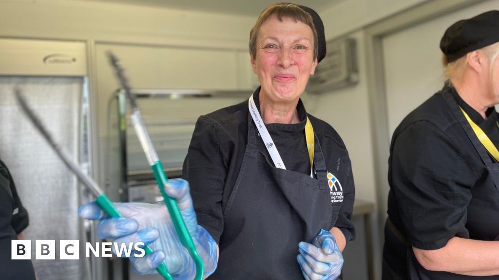 Chaddesden school dinner lady retires after 37 years - BBC News