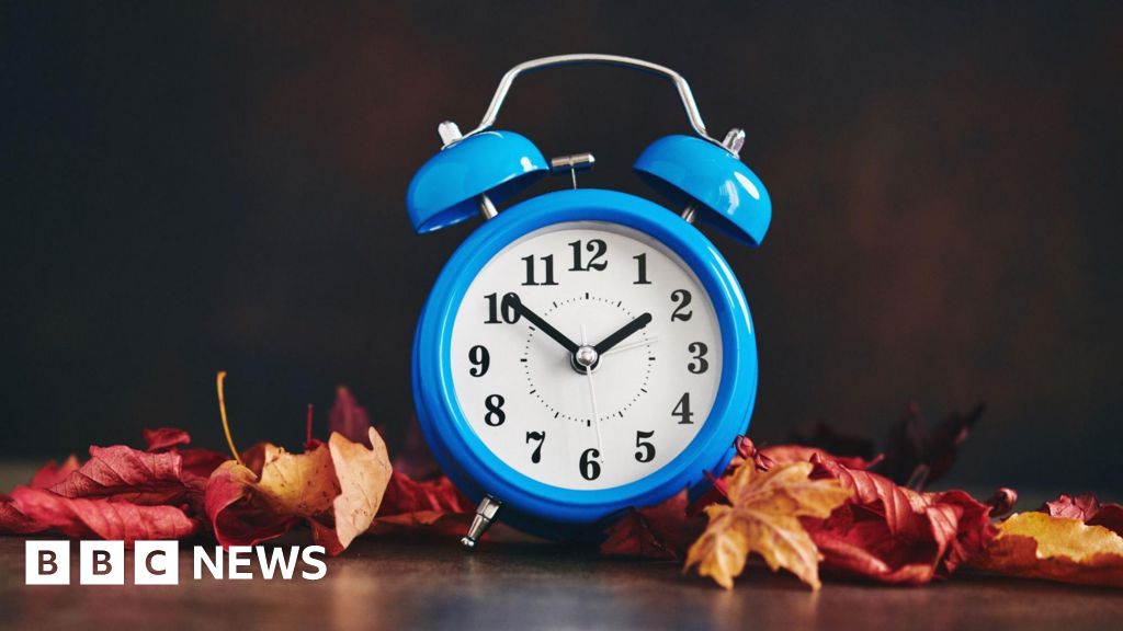 Clocks to go back as autumn weather takes hold - BBC News