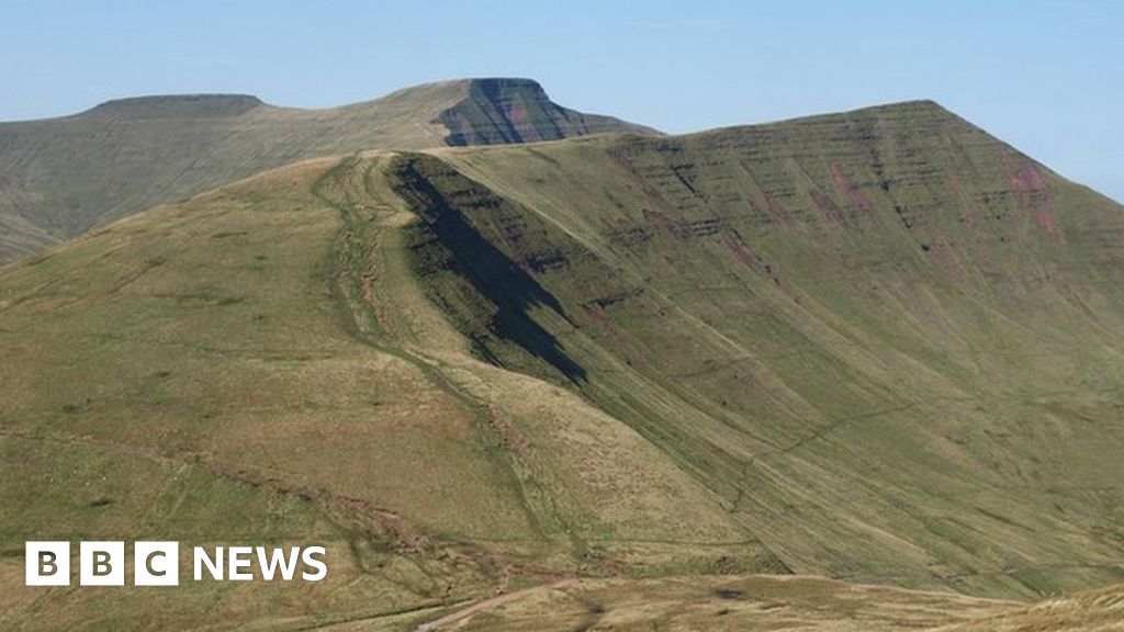 National Trust hunting ban plea for Brecon Beacons - BBC News