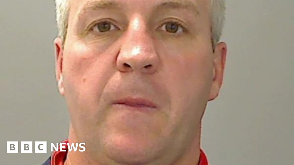 Norfolk policeman Christopher Hawkins forged wife's signature - BBC News