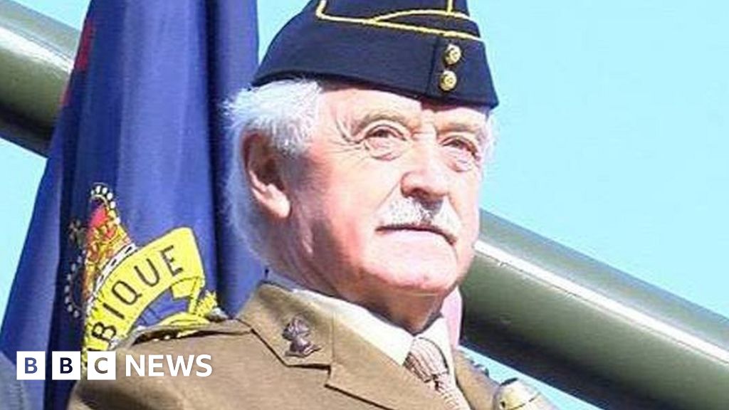 Tributes paid to 'true gentleman' Major Charles Wilson - BBC News
