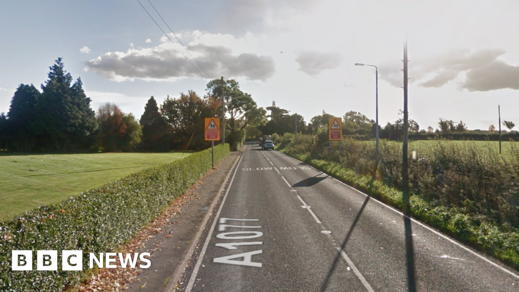 Man dies after car crashes into tree on A1077 - witnesses sought - BBC News
