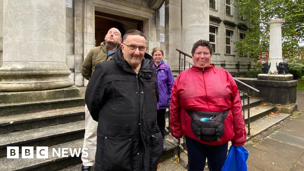 Birkenhead: Poverty fears for disabled over welfare cuts - BBC News