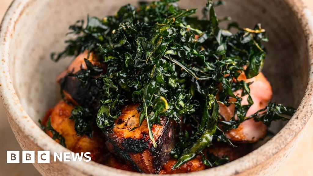 Vivid colours and bold flavours: The Nigerian food boom - BBC News