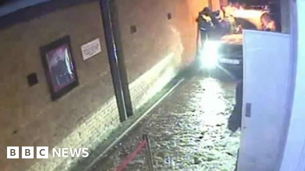 CCTV of car in Gravesend nightclub shown to jurors - BBC News