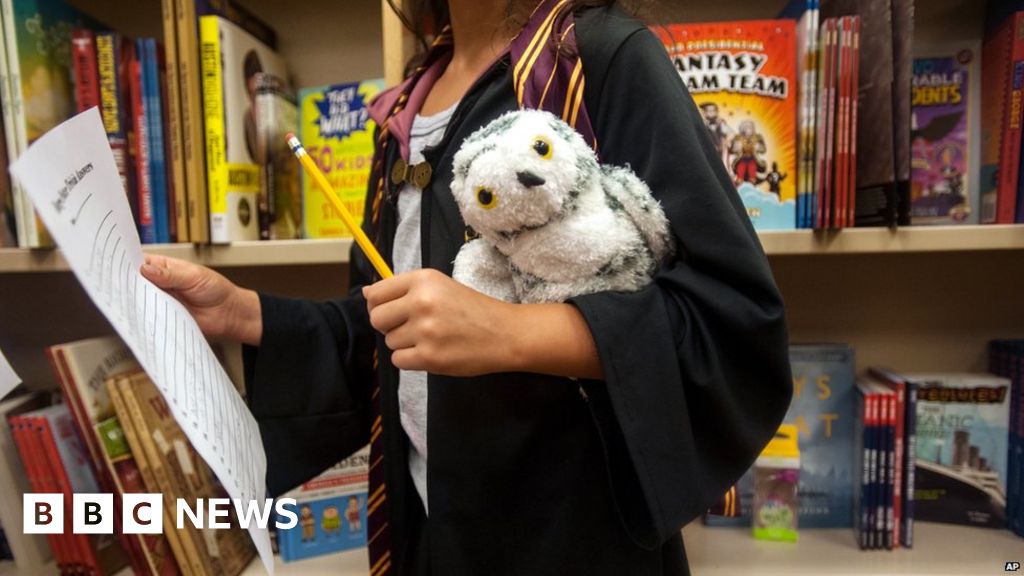 Harry Potter exhibition set for British Library - BBC News