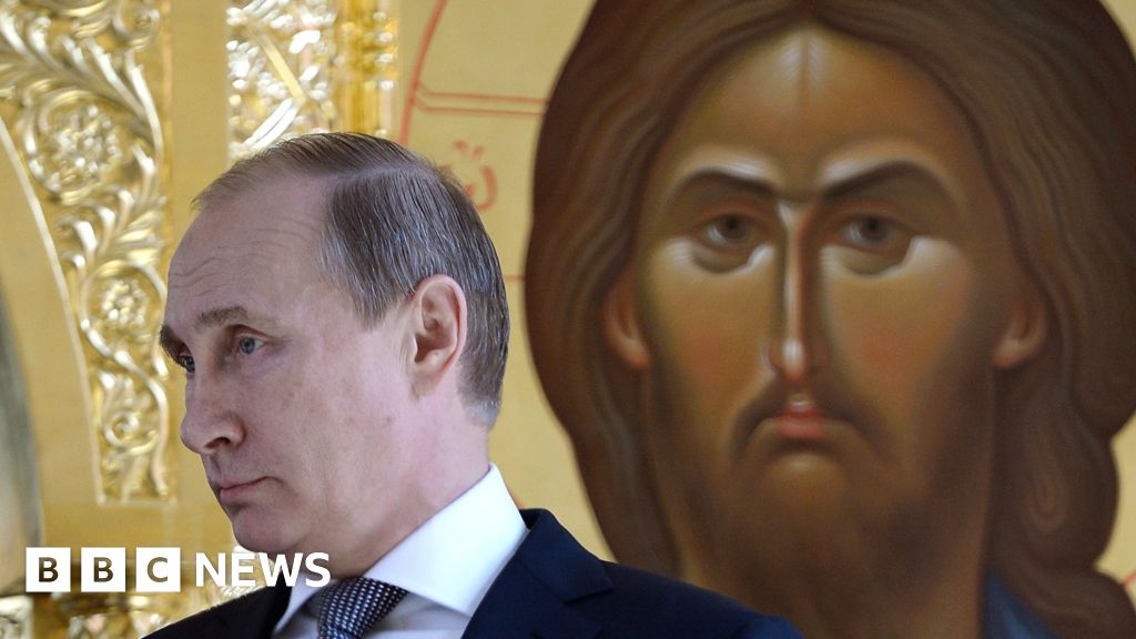 Putin cast as national saviour ahead of Russia election - BBC News