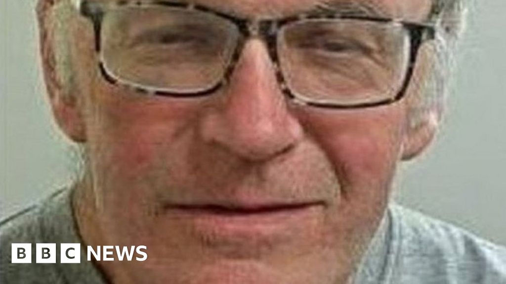 Stalker husband drove into wife to try to kill her - BBC News