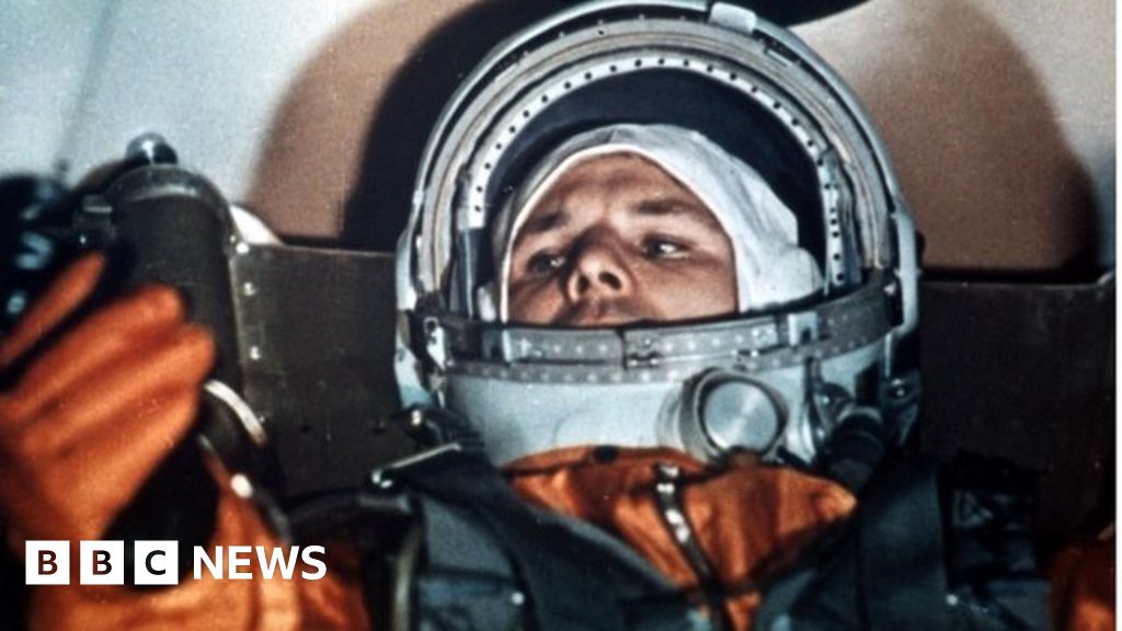 Inside Russian space hero's pre-flight living quarters - BBC News