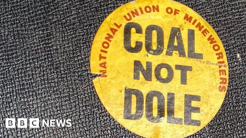 1984 miners' strike: Retired policemen recall pitched battles - BBC News