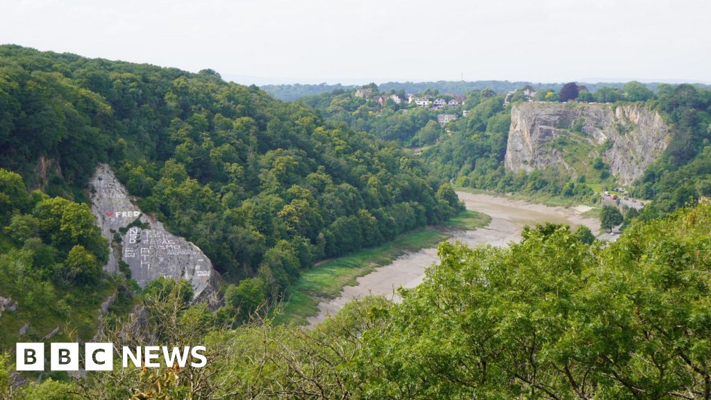 Climber dies after fall from cliffs by Clifton Suspension Bridge